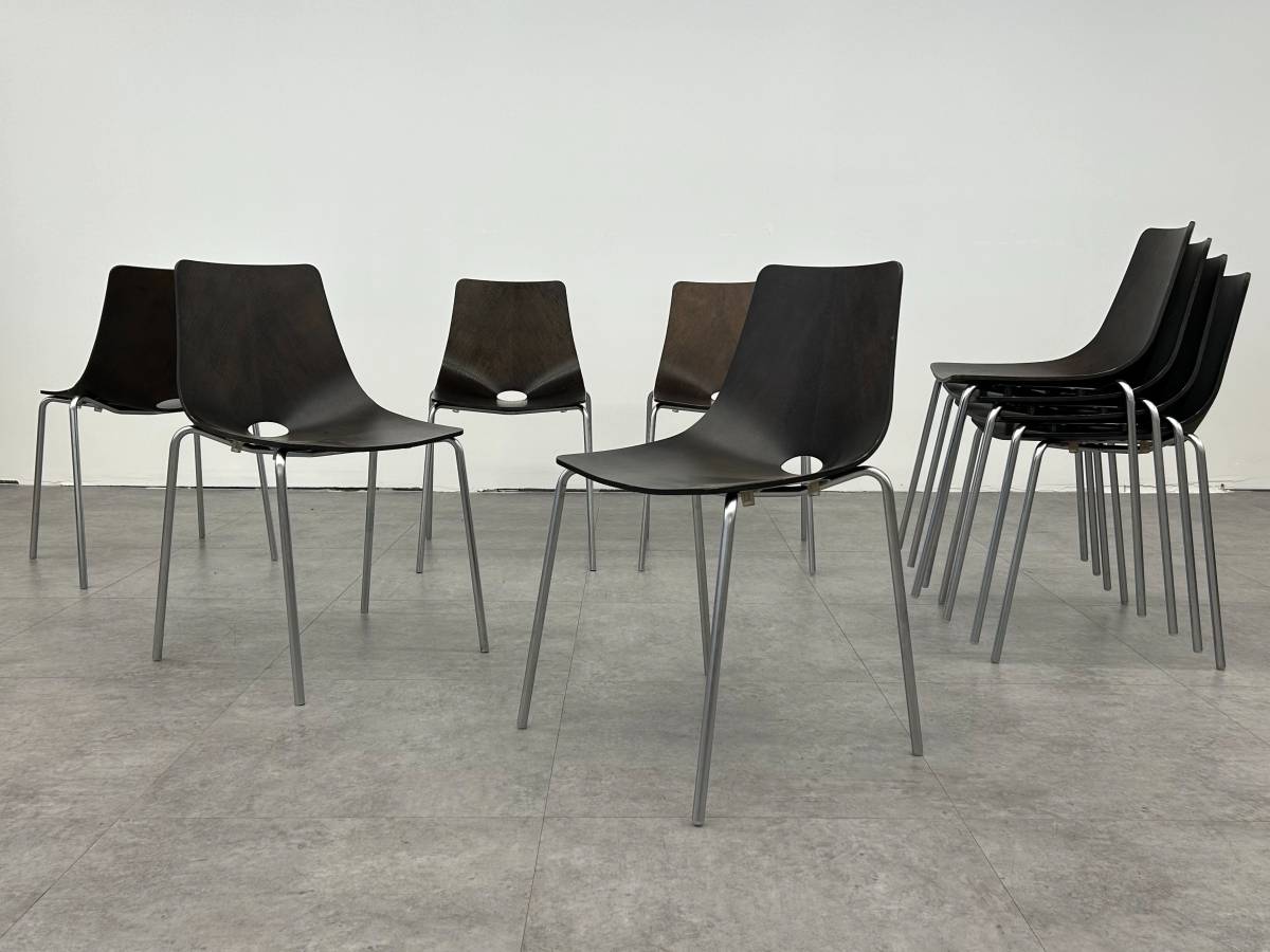 Canteen Stacking Chairs – Split Level Modern