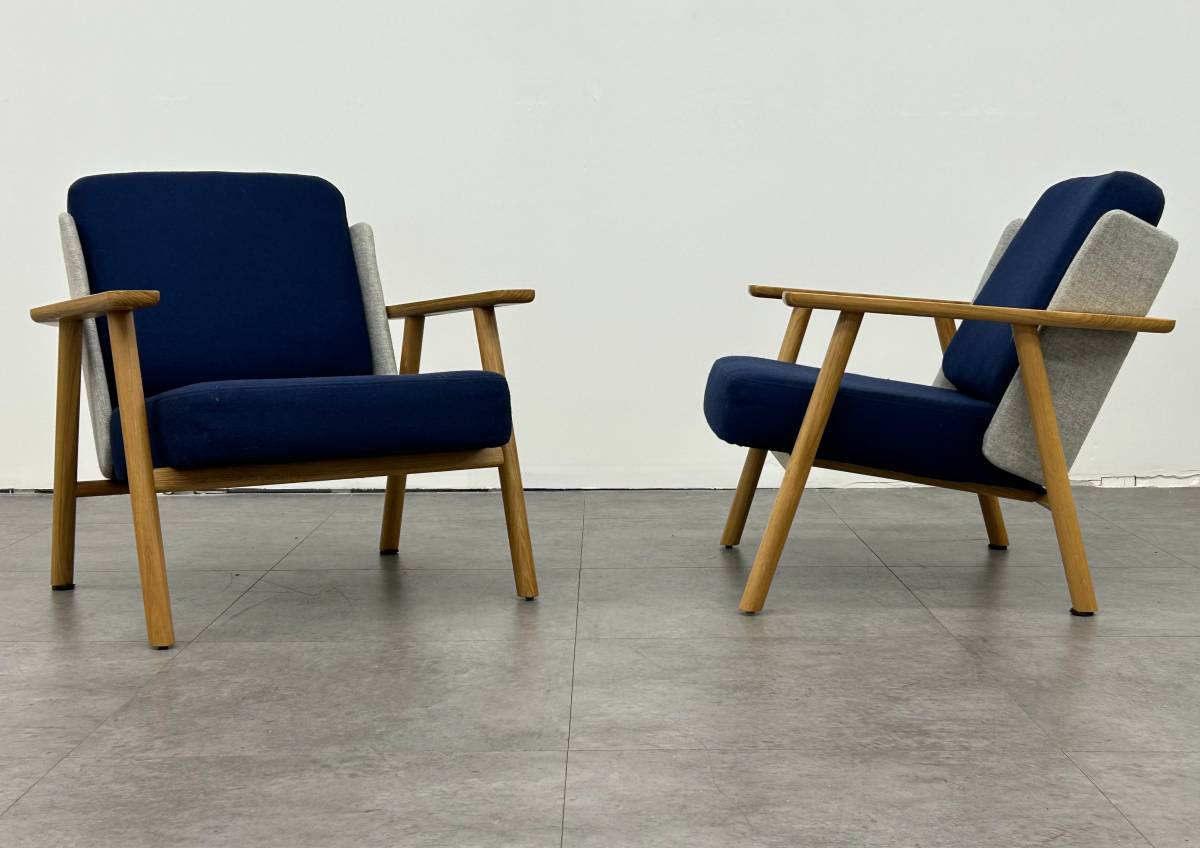 Lasai Arm Chairs – Split Level Modern