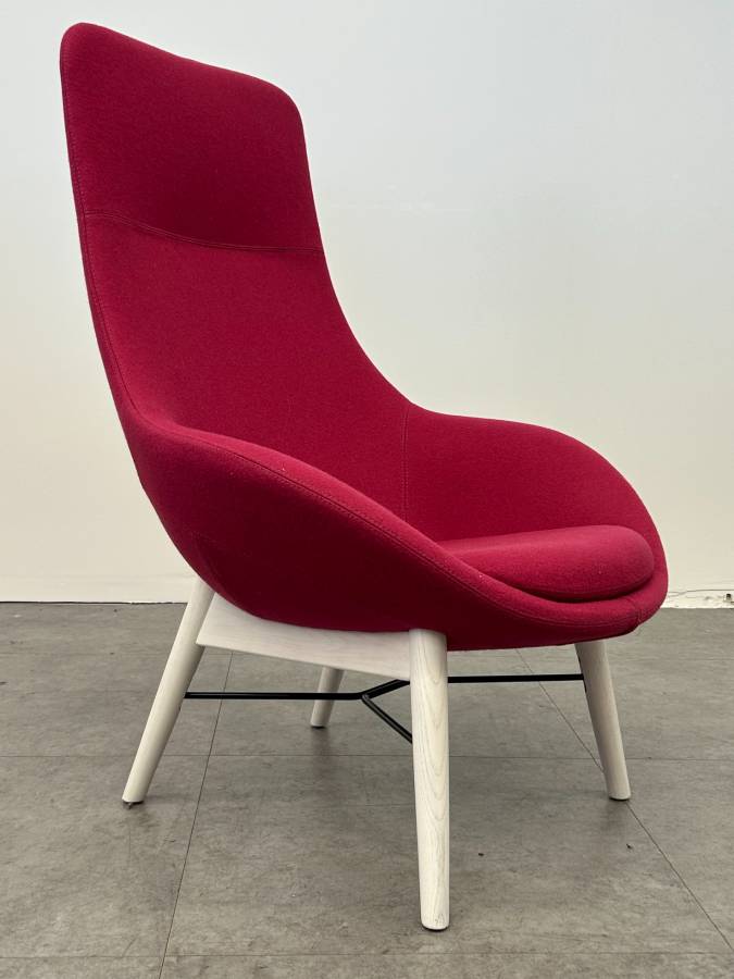 Lounge Chairs – Split Level Modern