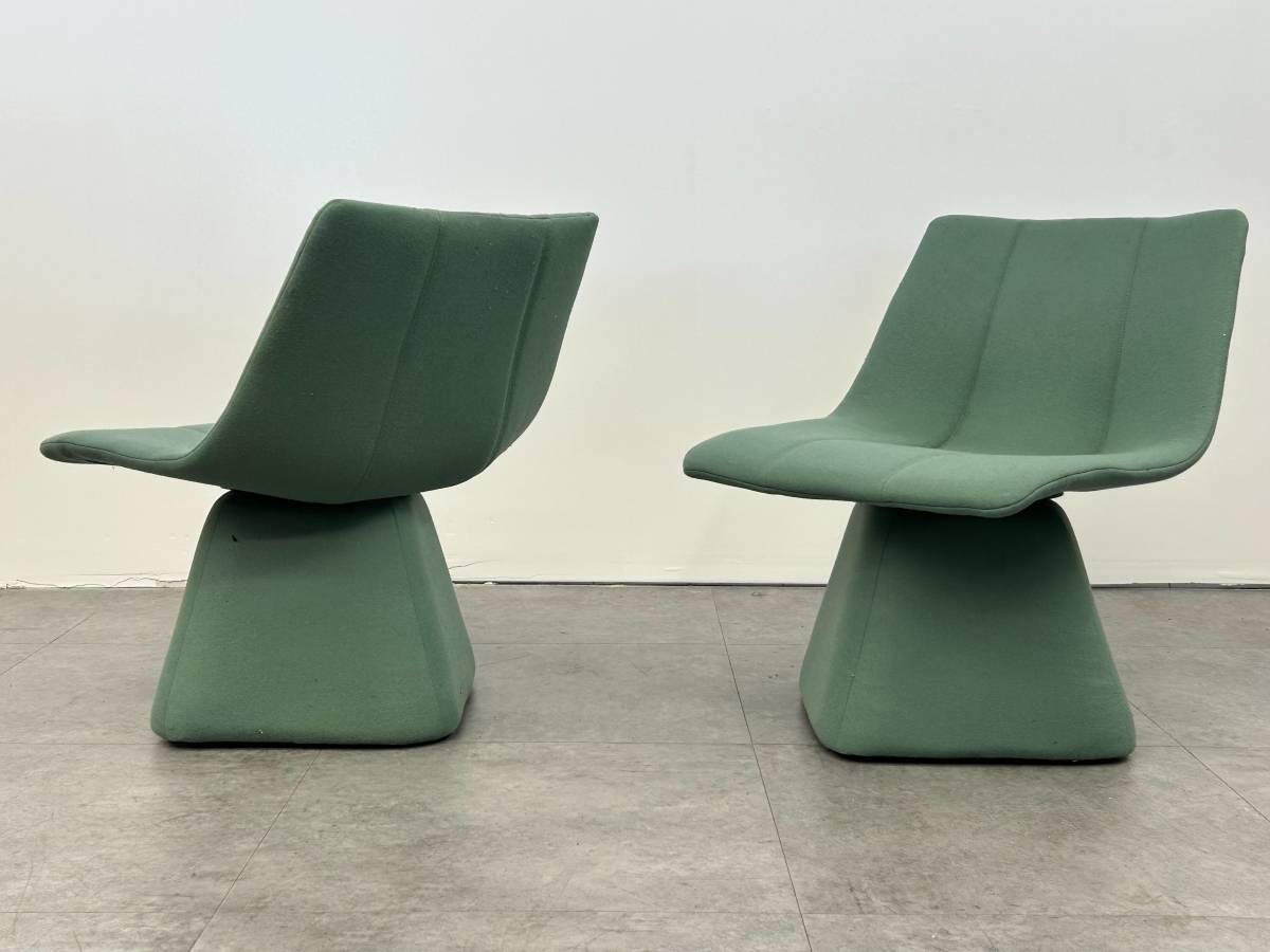Volley Swivel Chair – Split Level Modern